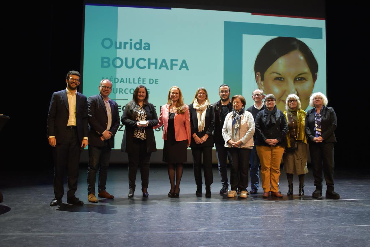 Médaille de l'Assemblée nationale à Ourida BOUCHAFA - Violette Spillebout